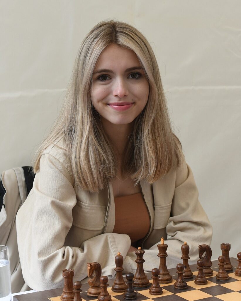 The 20 most beautiful female chess players in the world